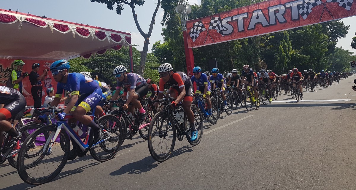 1.260 Pembalap Sepeda Meriahkan Tugu Muda Race Semarang 2019 ...