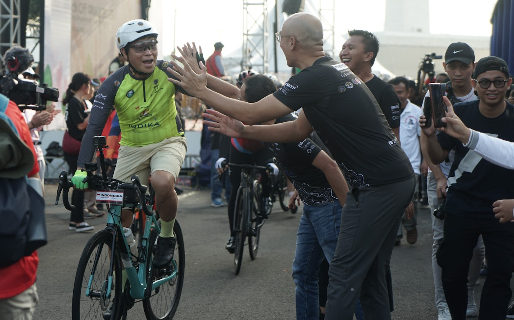 Perjalanan Royke Lumowa Bersepeda Jakarta-Paris Dimulai - Mainsepeda