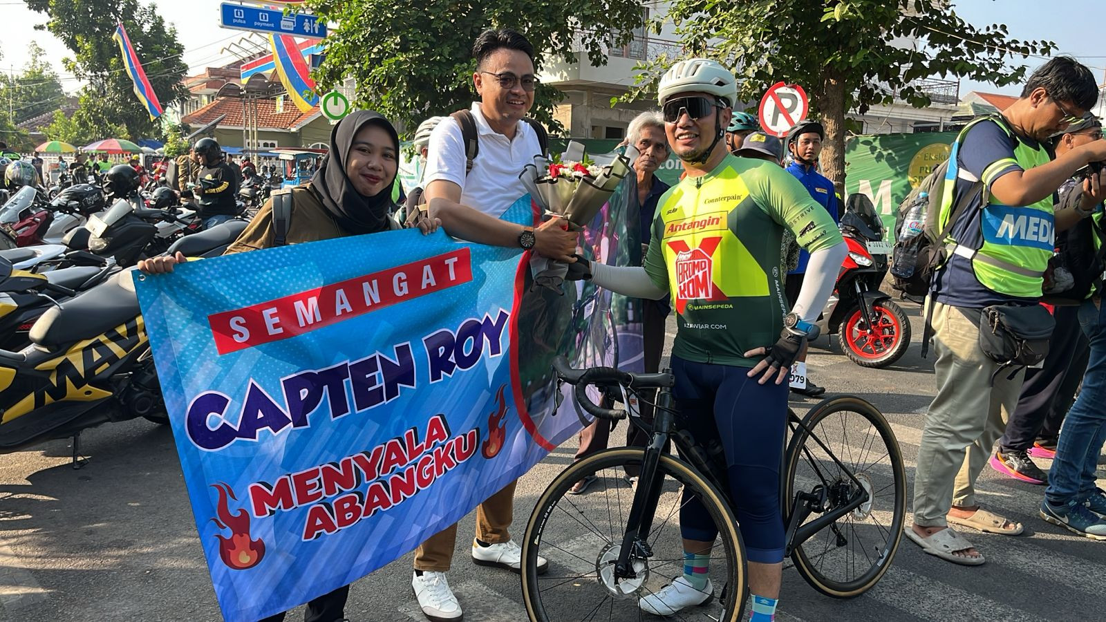 Dikira Demo di Pit Stop, Ternyata Dukungan untuk Capten Roy - Mainsepeda
