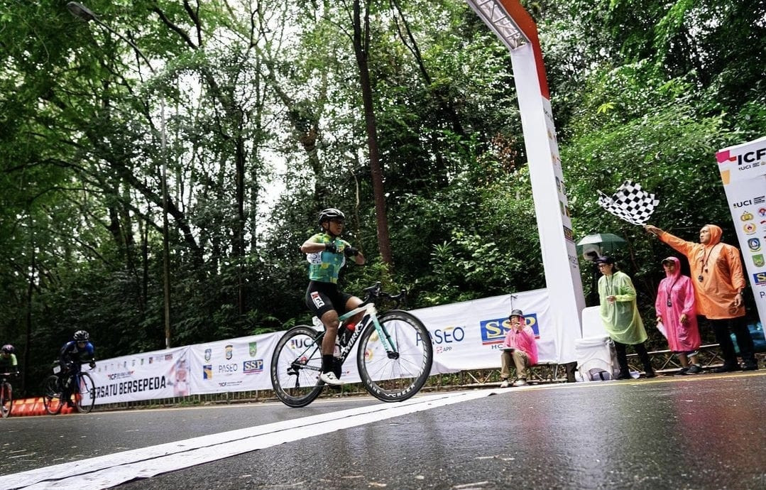 Jawa Timur Juara Umum Kejurnas Balap Sepeda 2024 Kategori Road Race ...